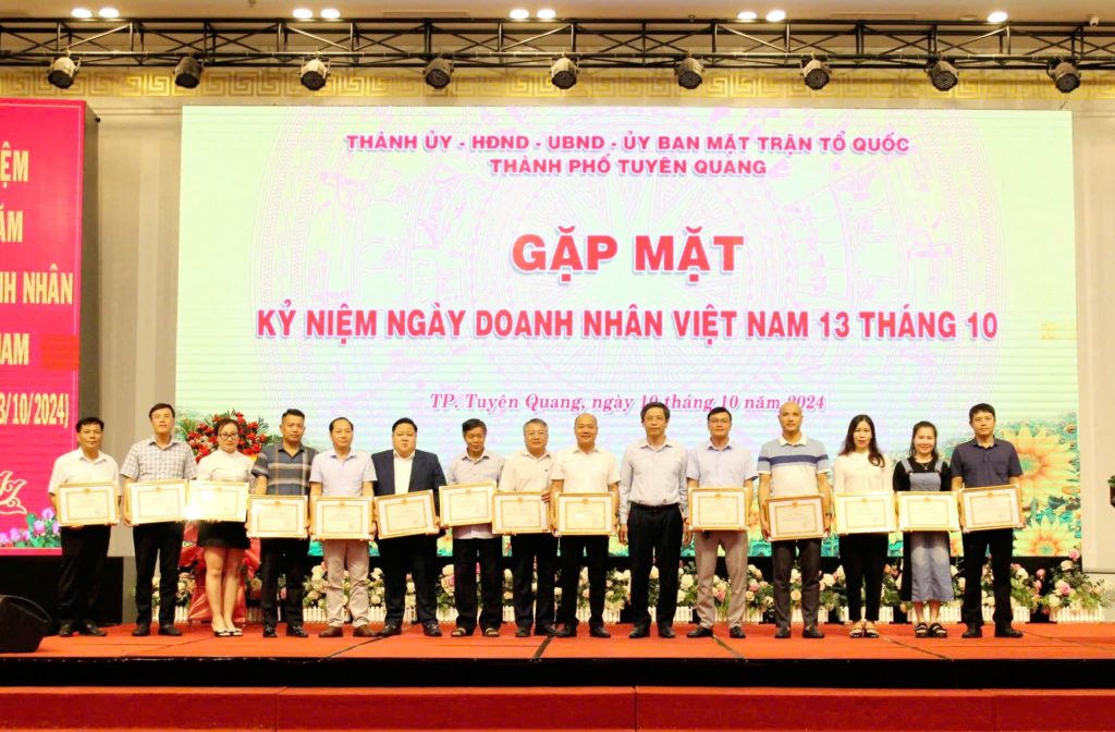 VIDEC Group Nhận Giấy Khen, Khẳng Định Đóng Góp Tại Thành Phố Tuyên ...